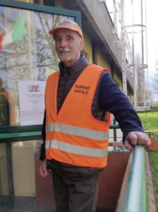 «Mi mancherà»: in “pensione” il nonno vigile - Corriere di Chieri